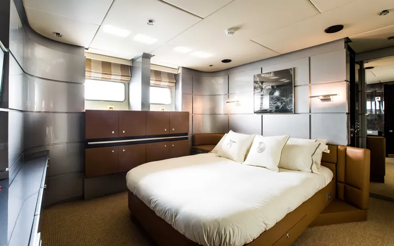 PANDION yacht for charter (Heesen Yachts, 37m, 1995)